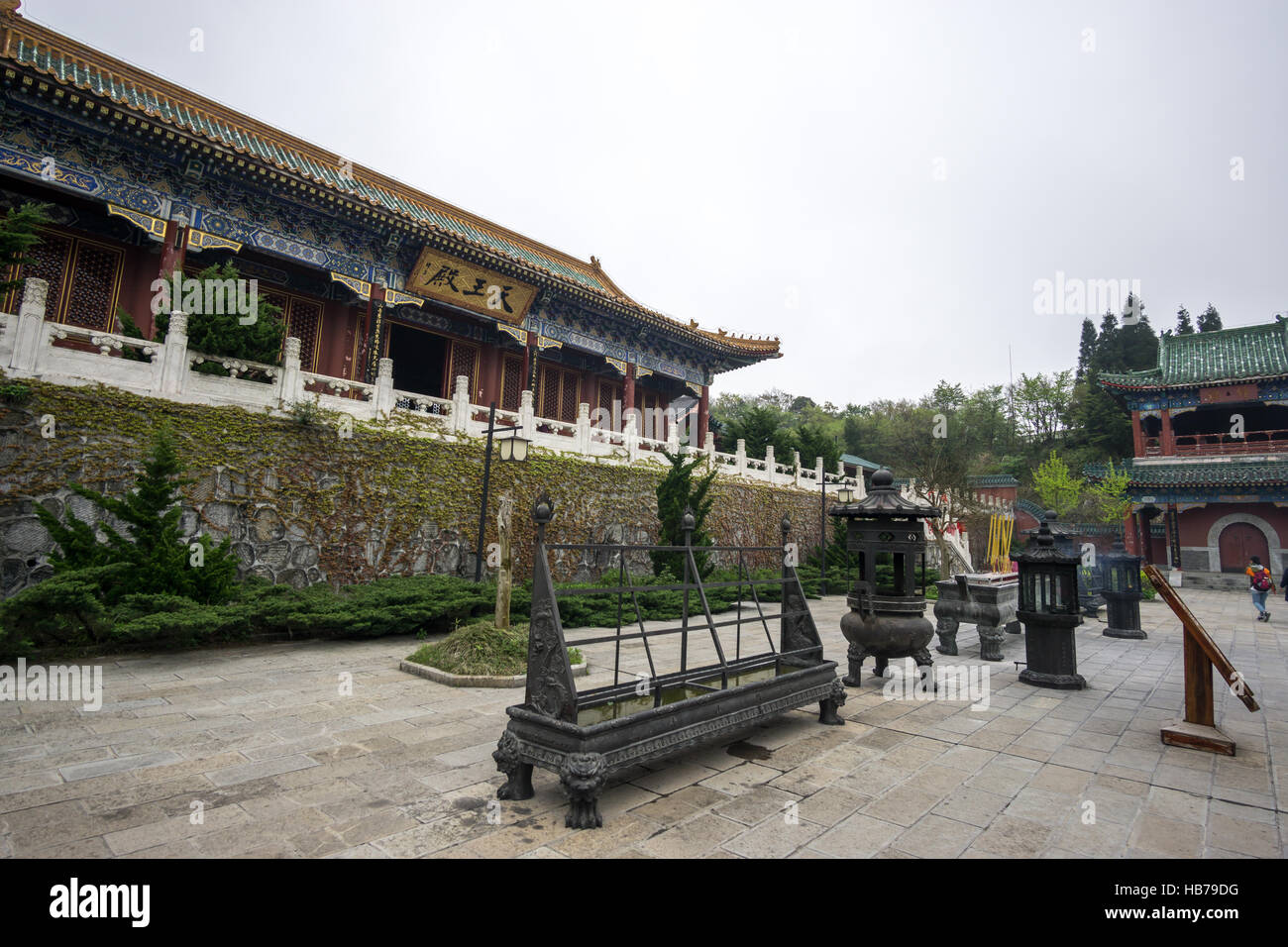 tianmen mountain temple architecture Stock Photo - Alamy
