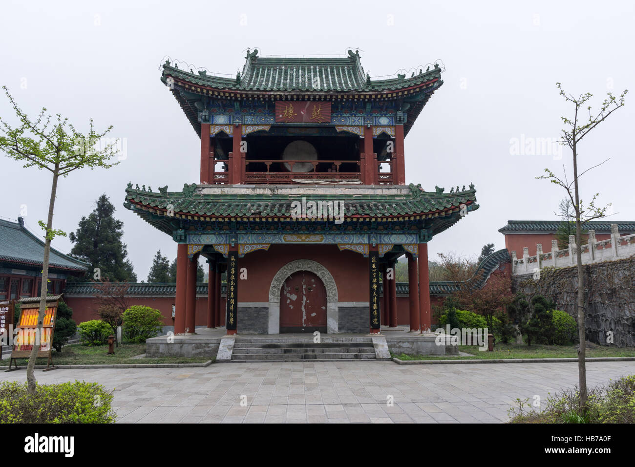 tianmen mountain temple architecture Stock Photo - Alamy