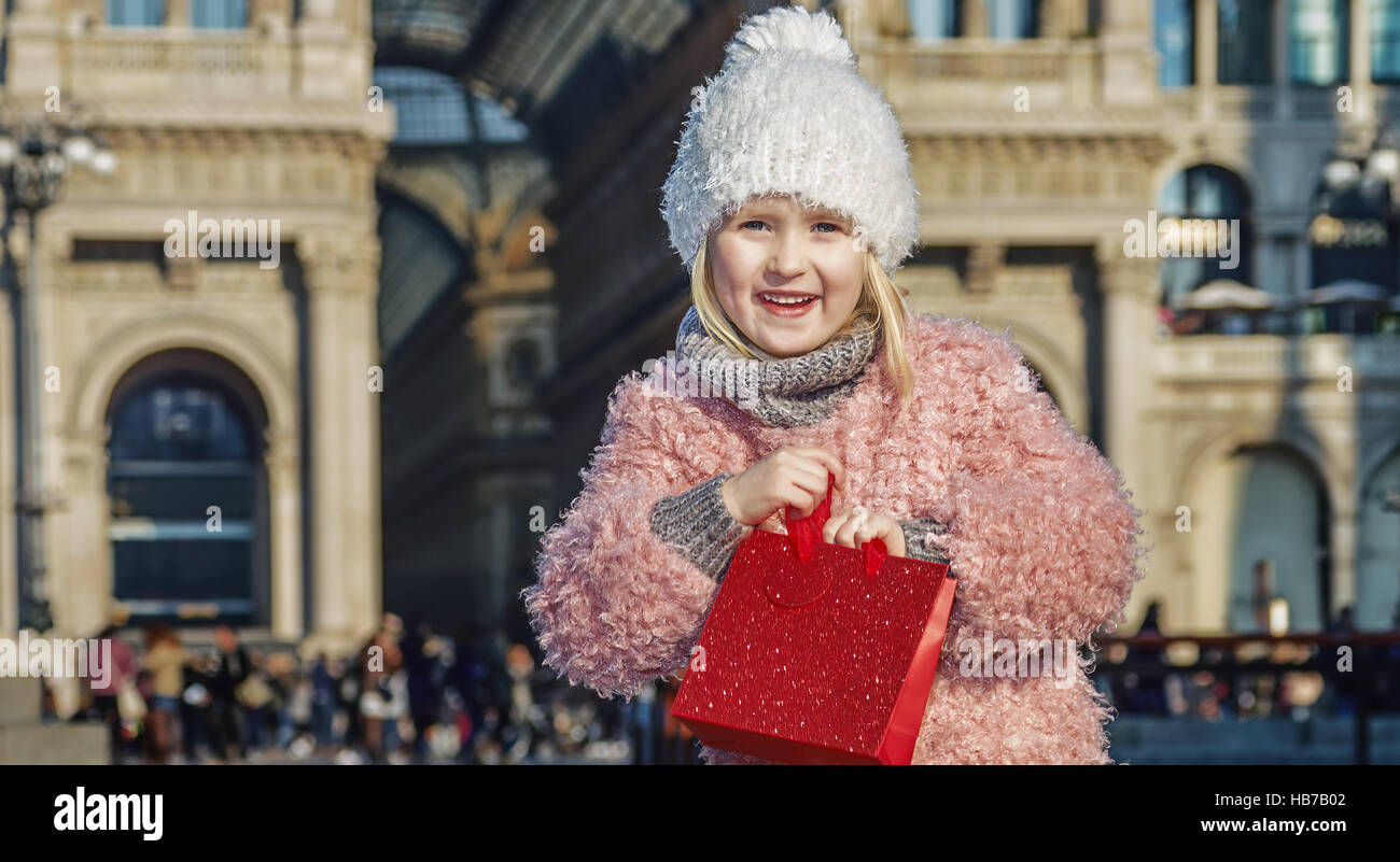 Rediscovering things everybody love in Milan. Full length portrait of ...
