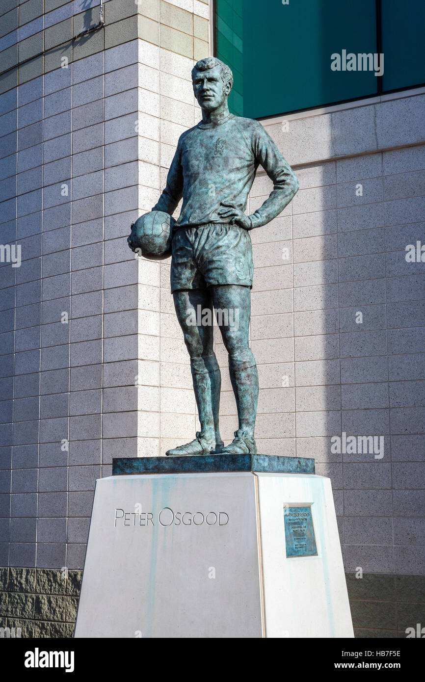 Statue of Peter Osgood at Chelsea Football Club, London Stock Photo - Alamy