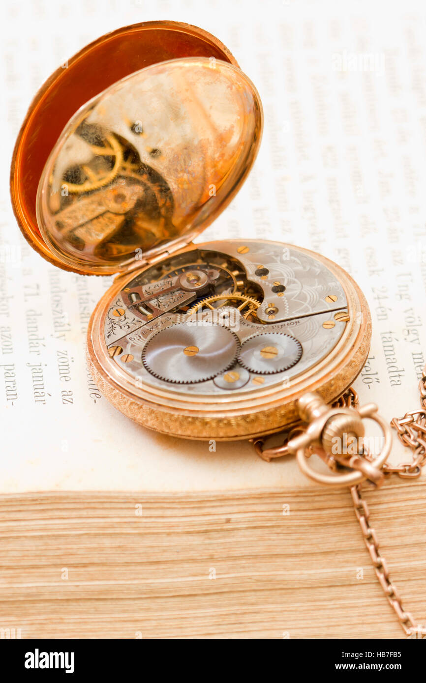 mechanical clockwork of a vintage gold pocket watch Stock Photo - Alamy