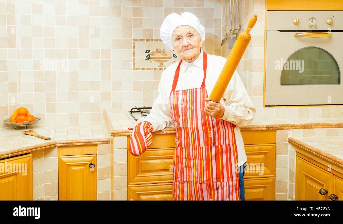 Lady making dinner elderly hi-res stock photography and images - Alamy