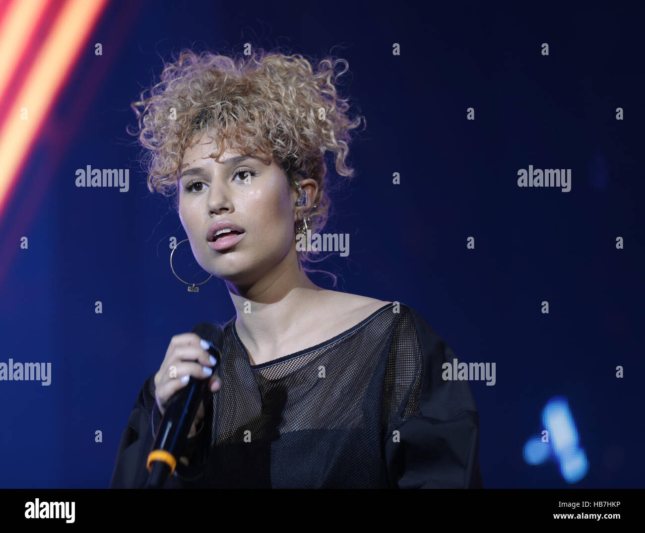Raye singer 2016 hi-res stock photography and images - Alamy