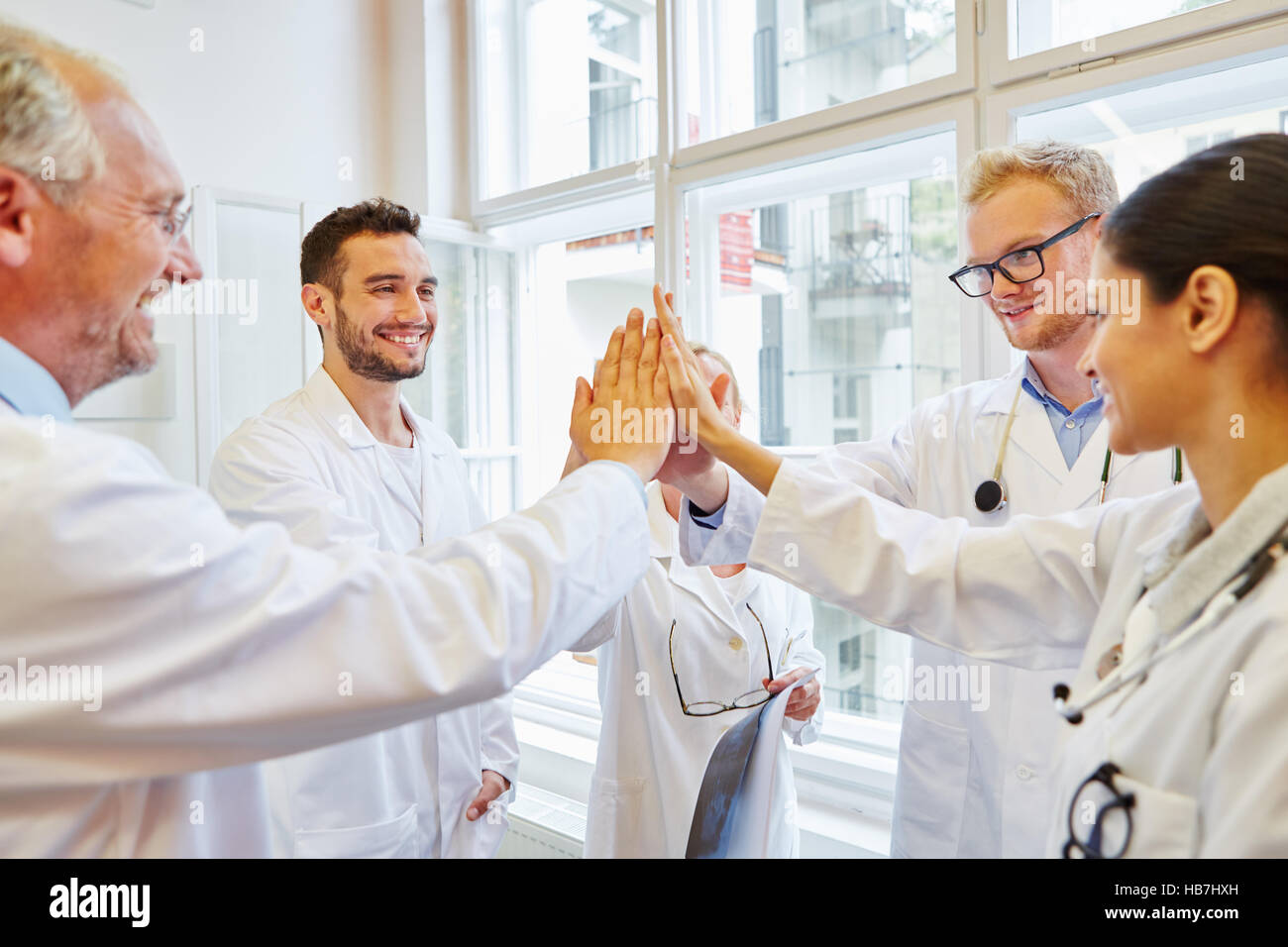 High five hi-res stock photography and images - Alamy