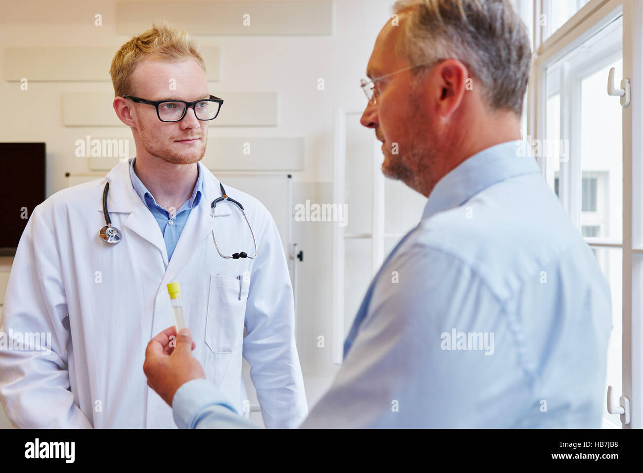 Patient gives urine sample to doctor for diagnostic Stock Photo - Alamy
