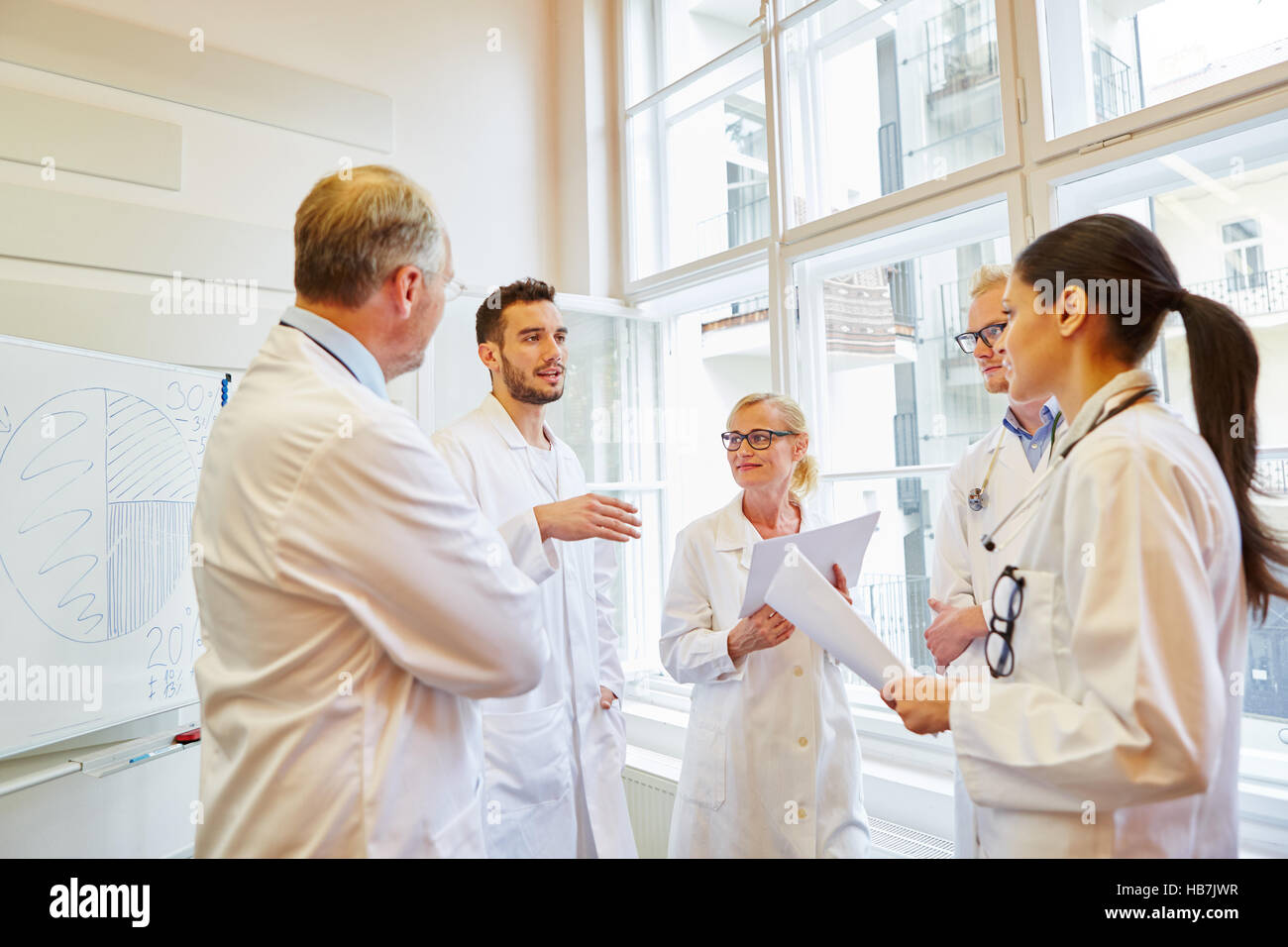Doctors during medical training working together Stock Photo - Alamy