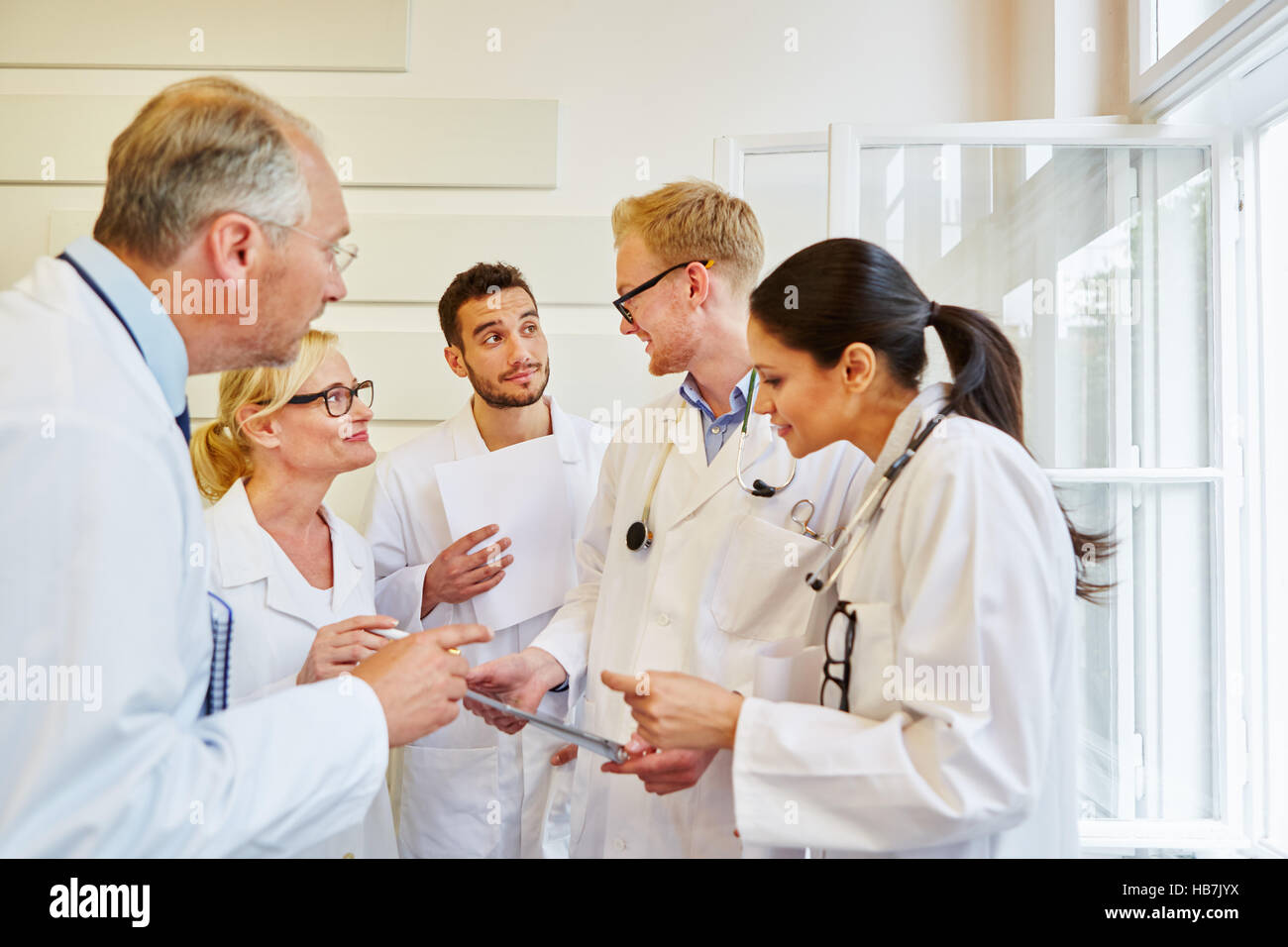 Citizen discussion hi-res stock photography and images - Alamy