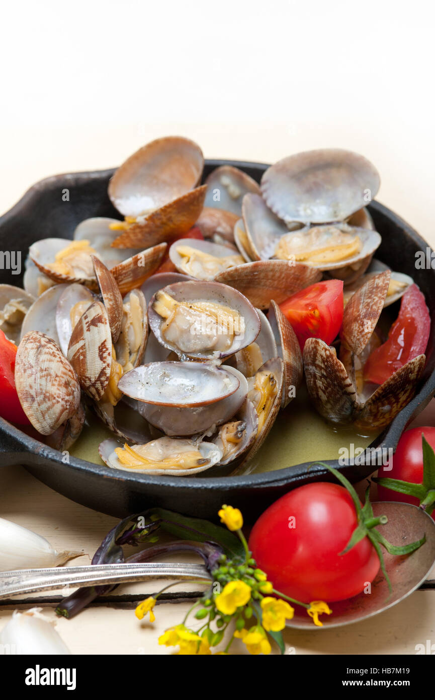 Clam m hi-res stock photography and images - Alamy