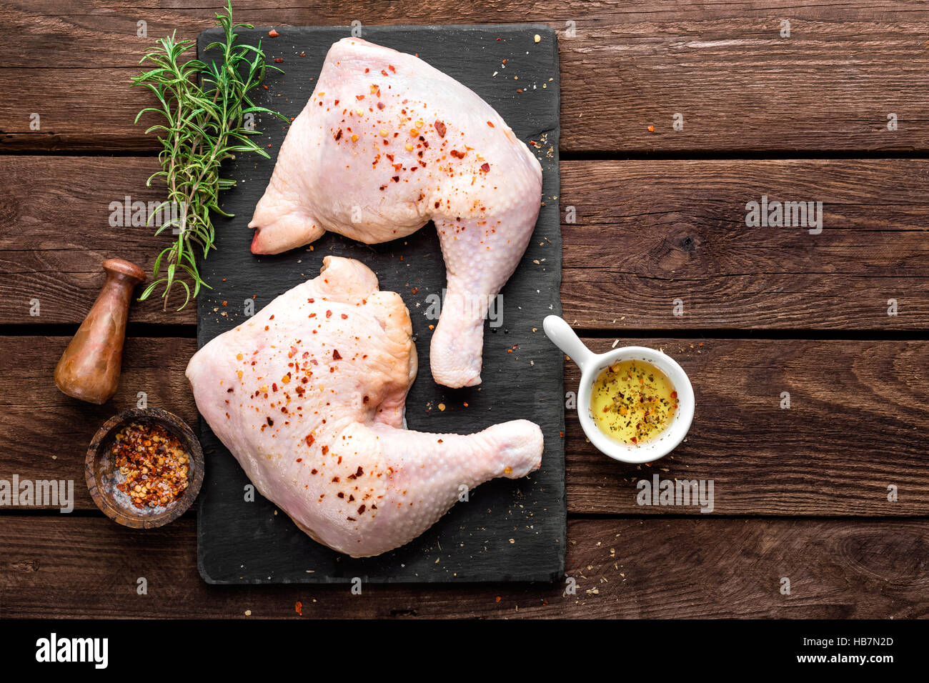 Two raw chicken legs hi-res stock photography and images - Alamy