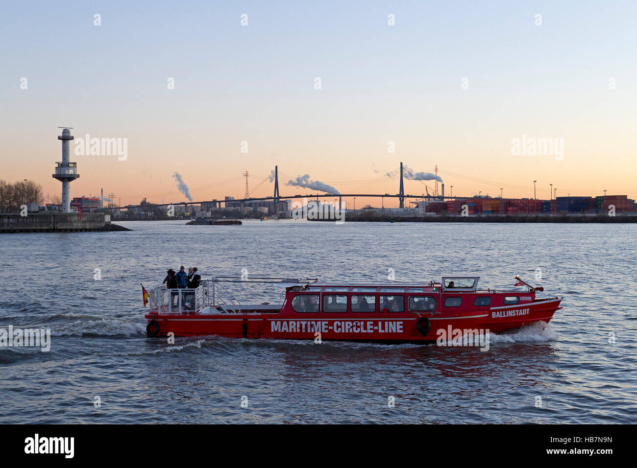 Harbour bridge and boat hi-res stock photography and images - Alamy