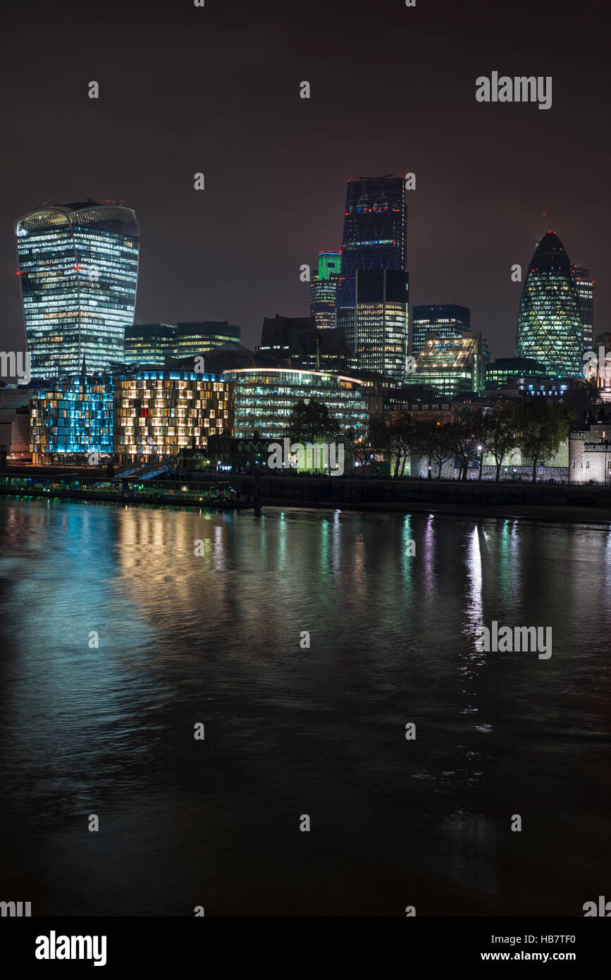 Night city buildings hi-res stock photography and images - Alamy