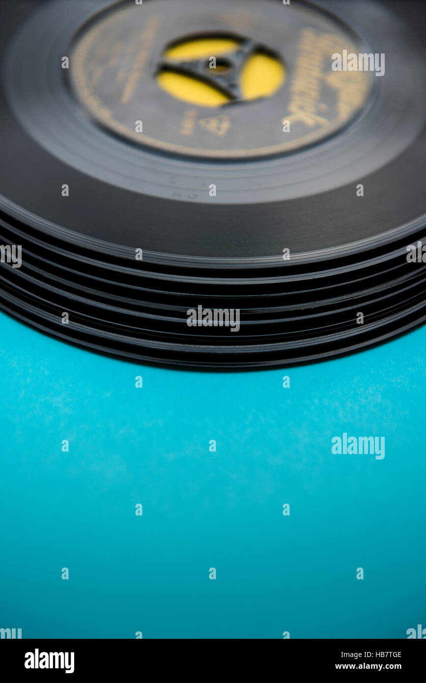 Vinyl 45s singles hi-res stock photography and images - Alamy