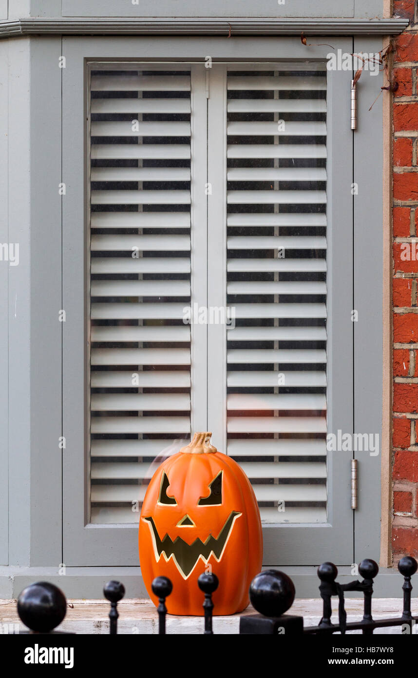 Toothy pumpkin hi-res stock photography and images - Alamy