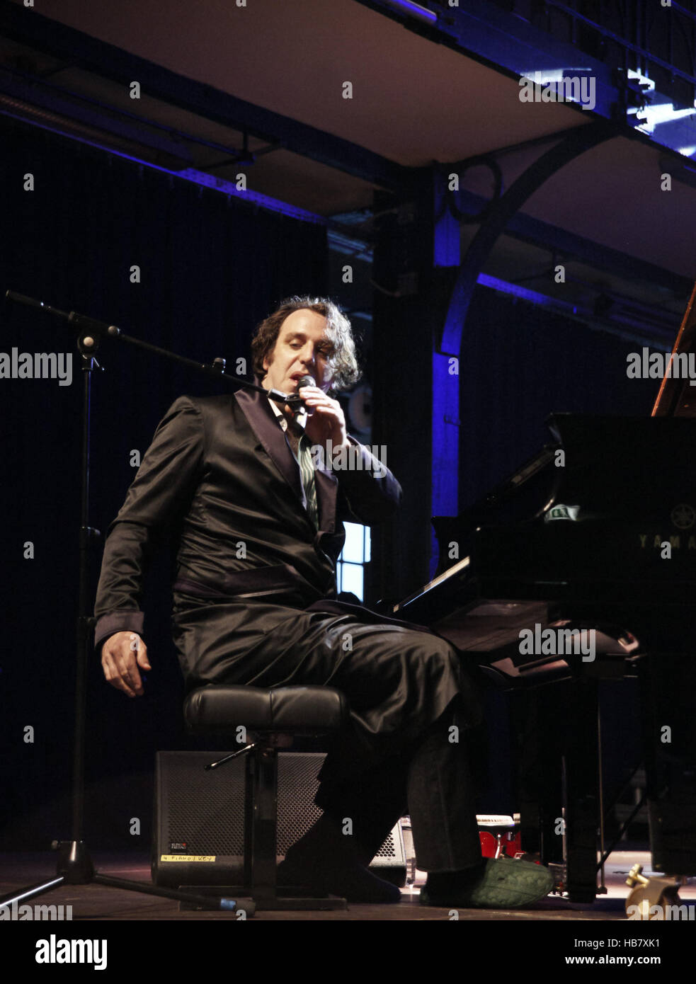 Chilly gonzales live hi-res stock photography and images - Alamy