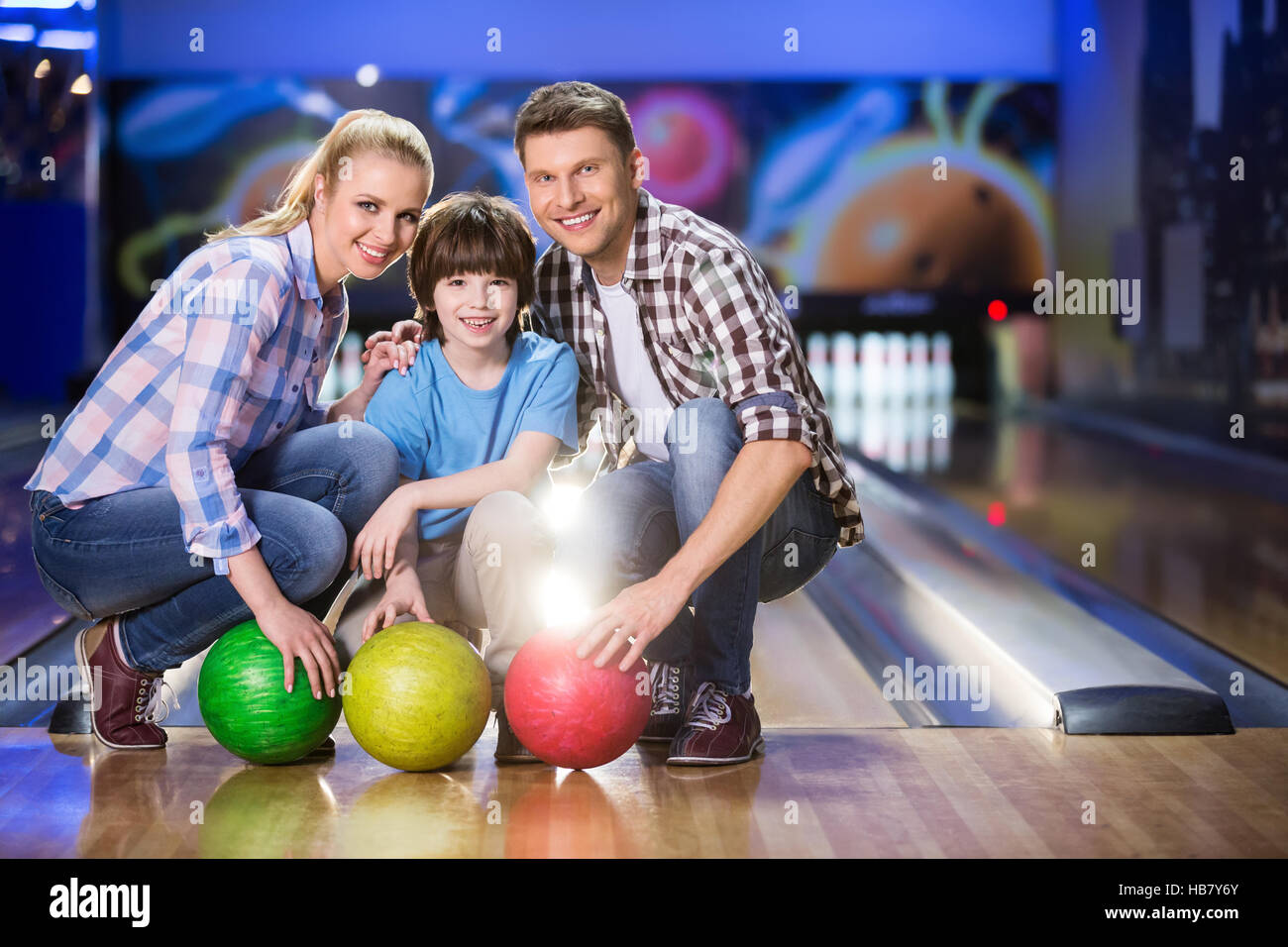 Father son bowling hi-res stock photography and images - Alamy
