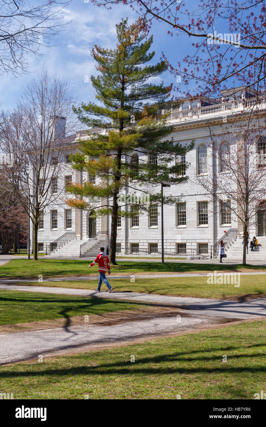 CAMBRIDGE, MA, USA - APRIL 9, 2016: Harvard University campus in spring ...