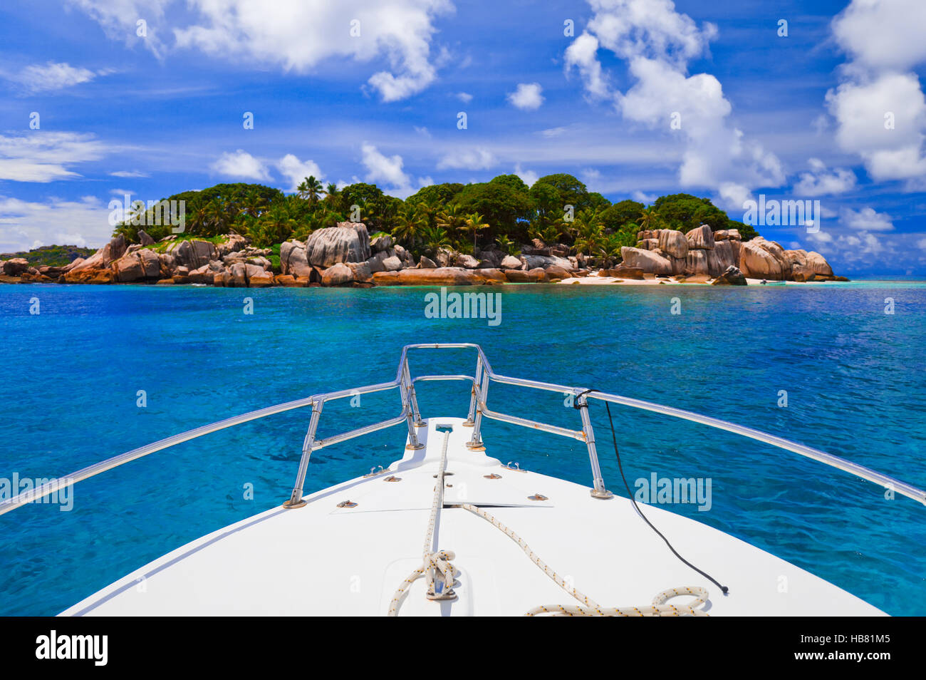 Tropical island and boat Stock Photo - Alamy