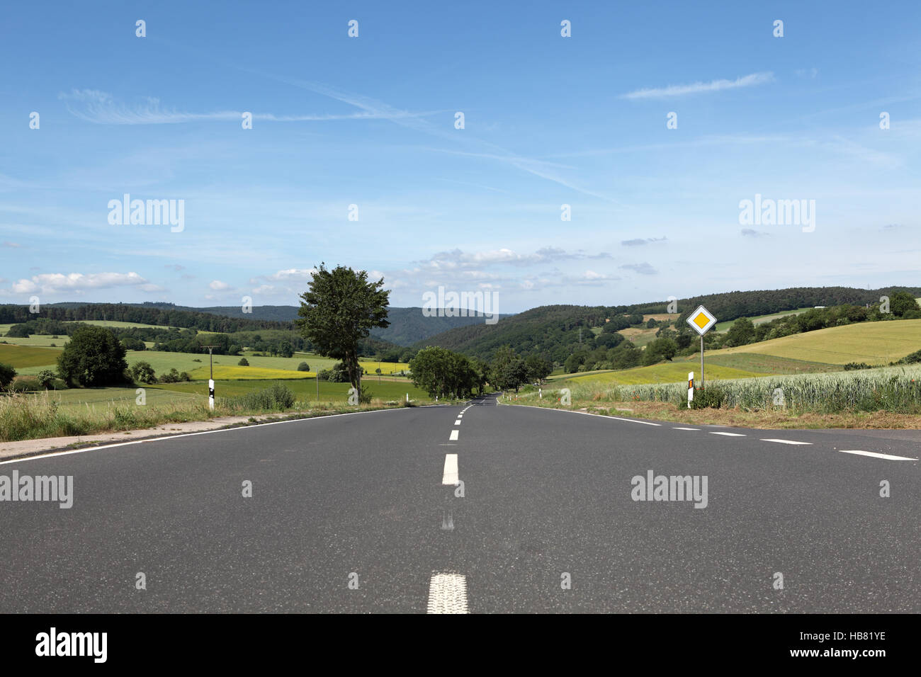 Pavement width hi-res stock photography and images - Alamy