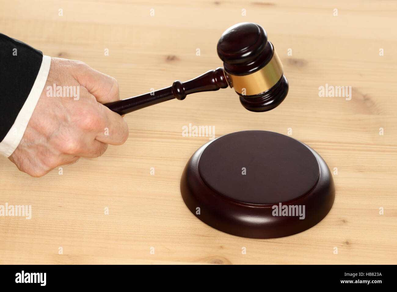 Golden gavel hi-res stock photography and images - Alamy