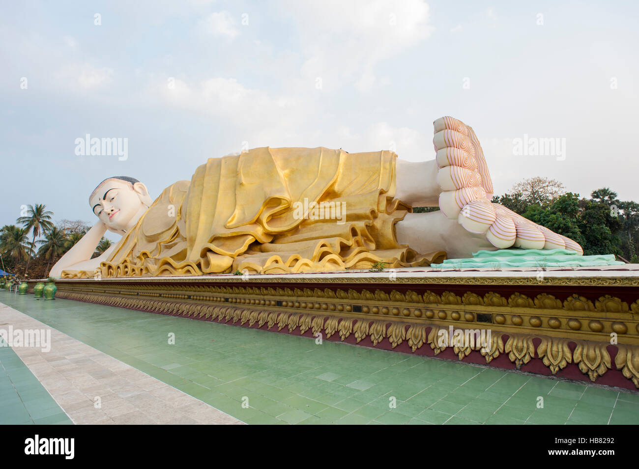 Sleeping giant statue hi-res stock photography and images - Alamy