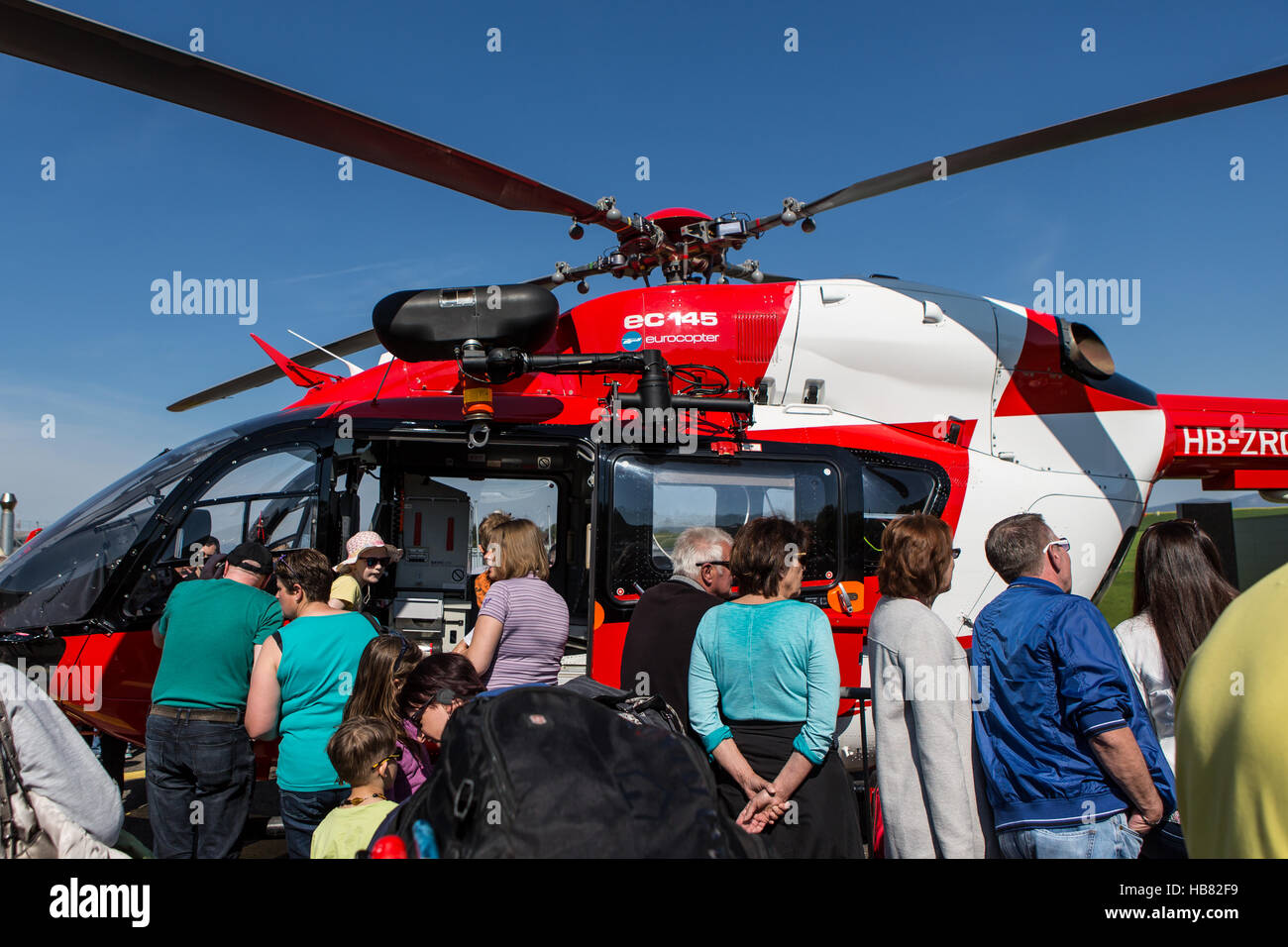 Helicopter door open hi-res stock photography and images - Alamy