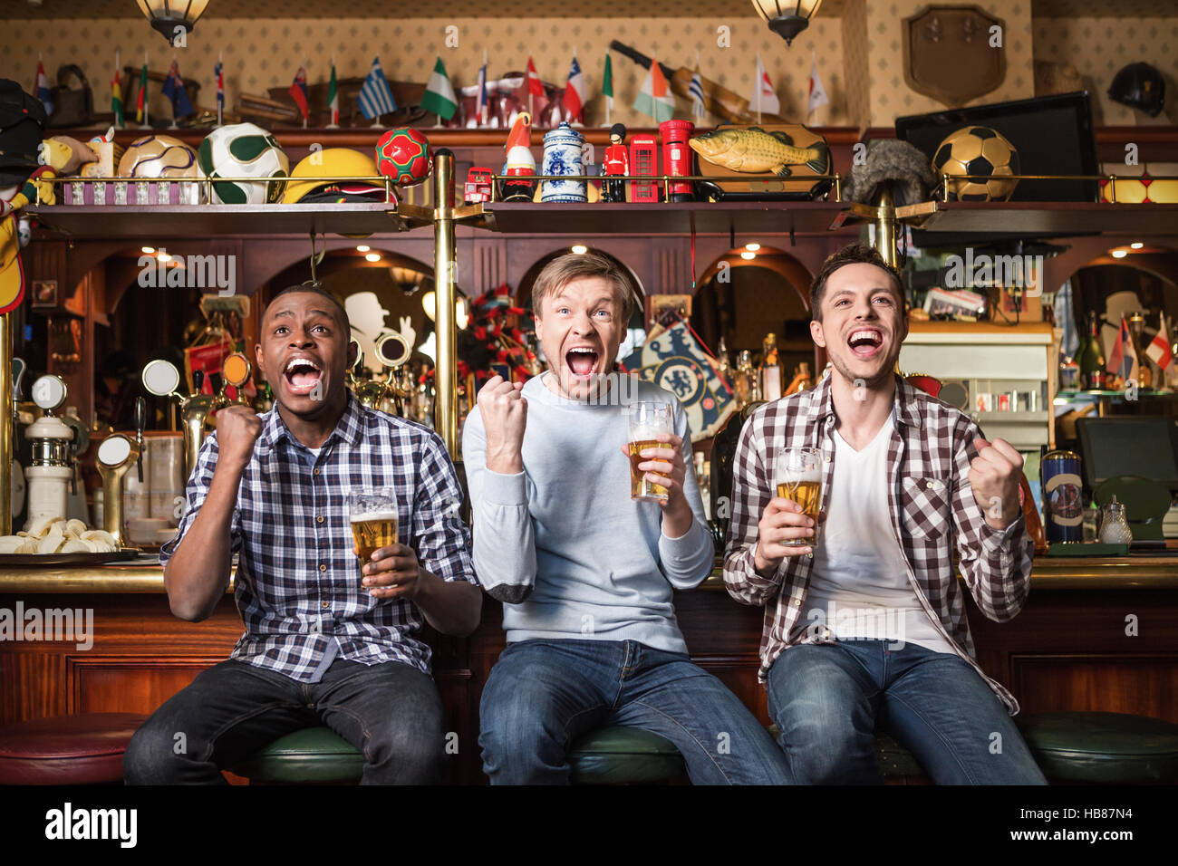 Group of people shouting hi-res stock photography and images - Alamy