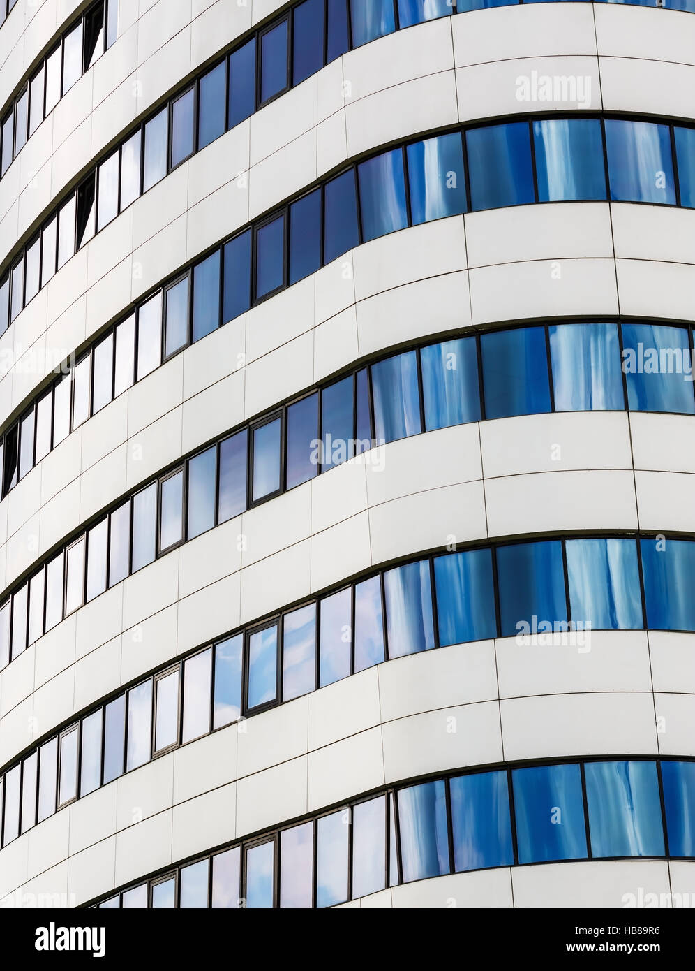 Skyscraper glass window close up hi-res stock photography and images ...