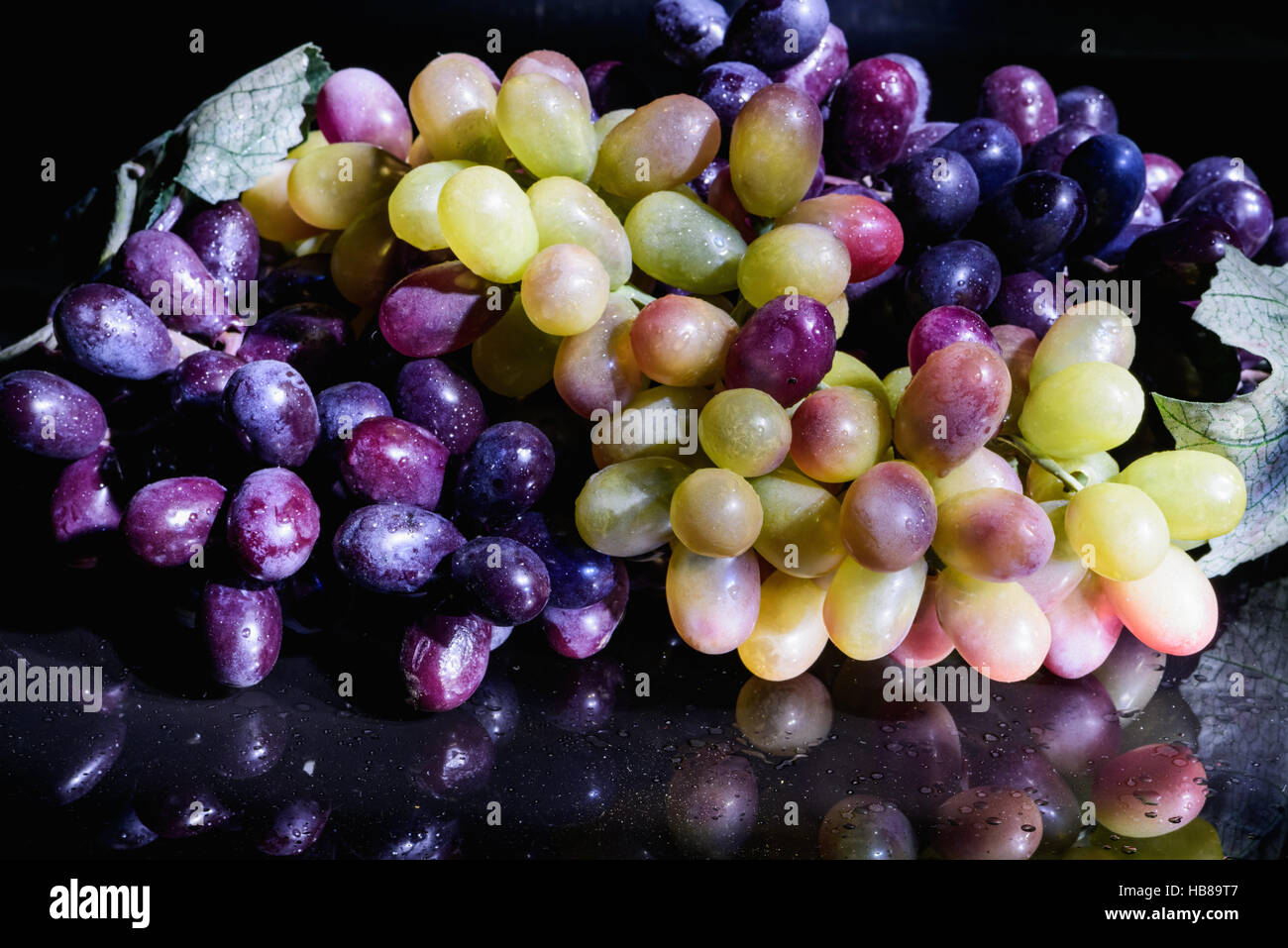 red and white grapes on the table Stock Photo - Alamy