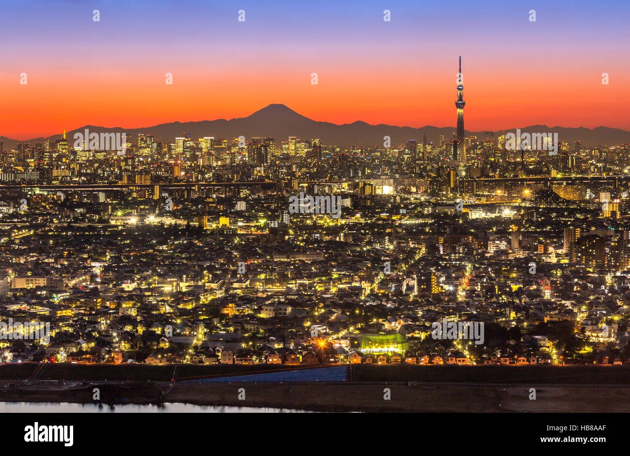 Tokyo skyline mount fuji sunset hi-res stock photography and images - Alamy