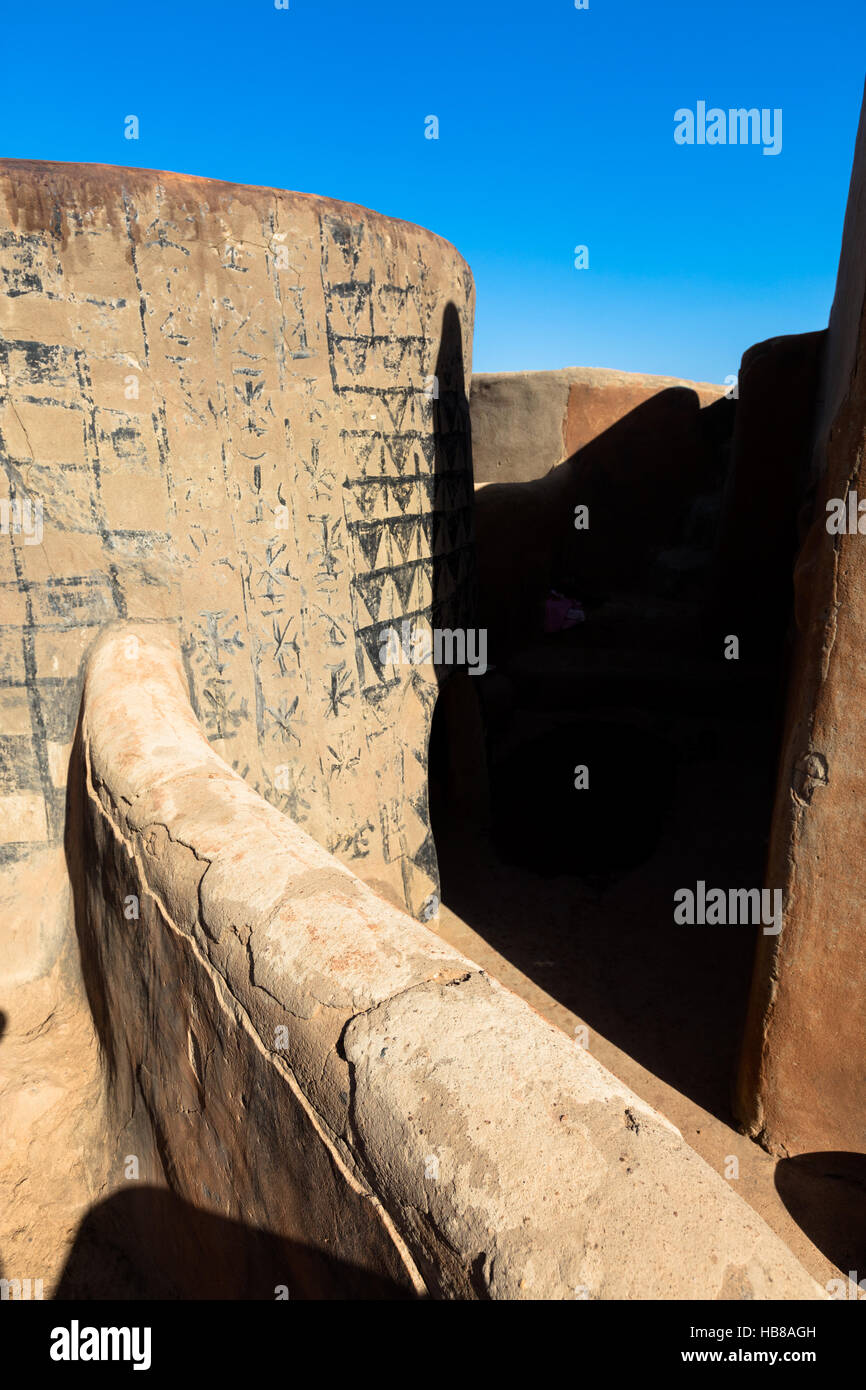 Tiebele hi-res stock photography and images - Alamy