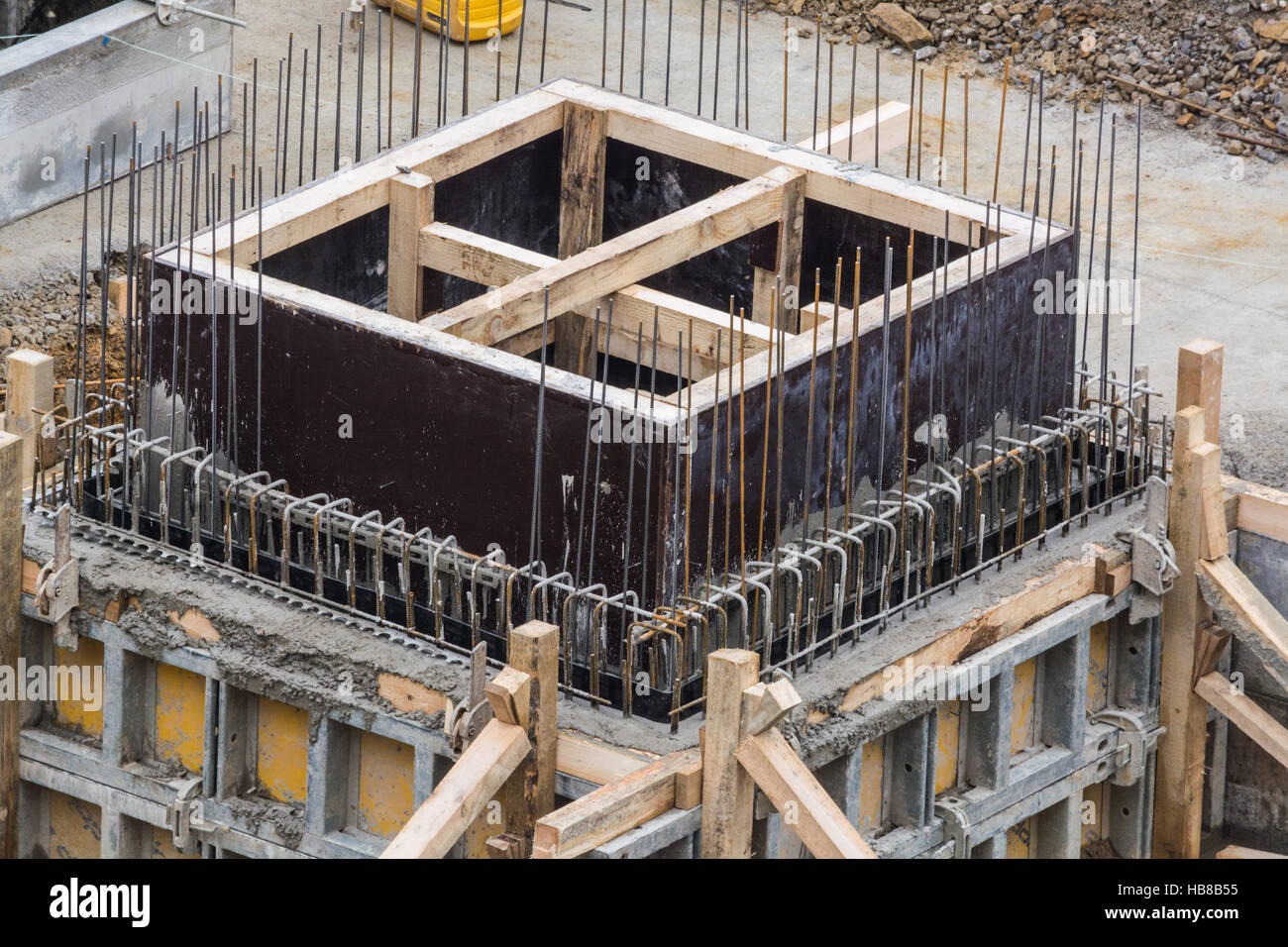 Foundation building of steel and concrete Stock Photo - Alamy