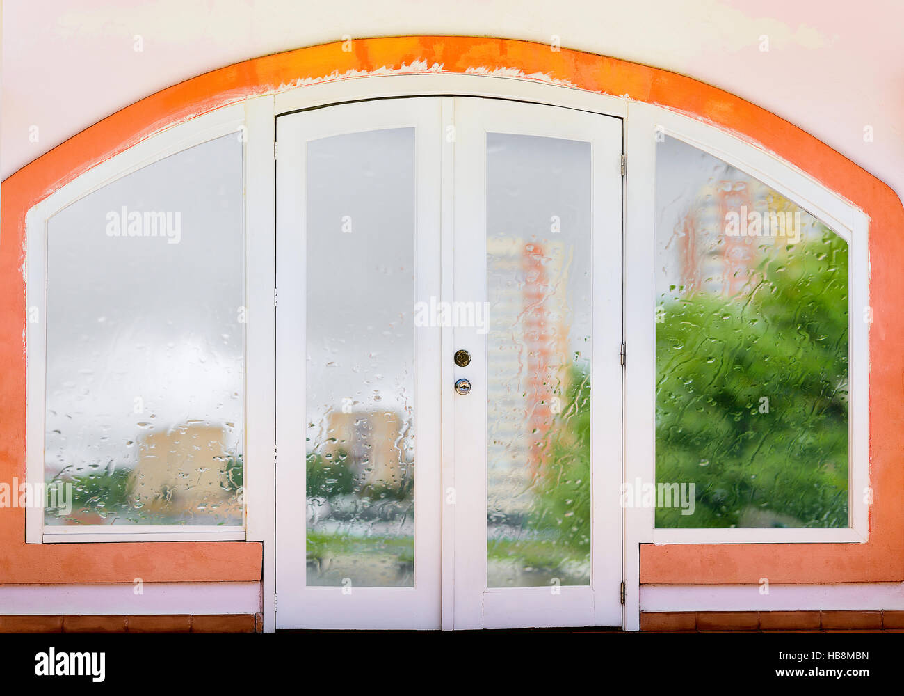 Drop arch hi-res stock photography and images - Alamy