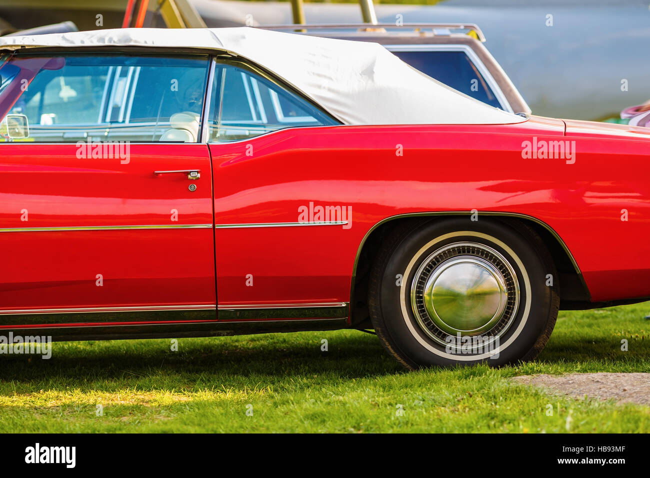 Red retro car Stock Photo - Alamy