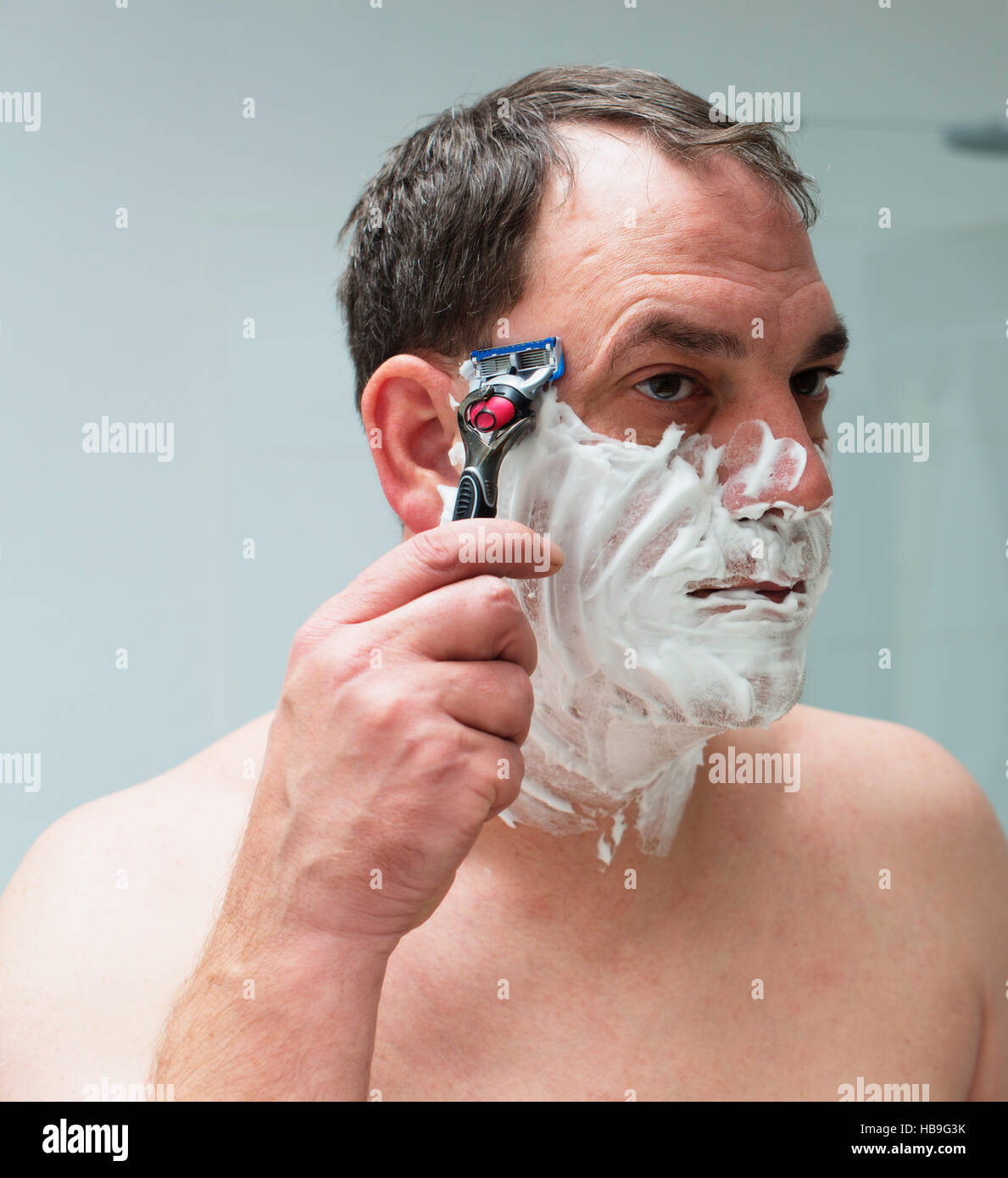 Man shaves the face Stock Photo - Alamy