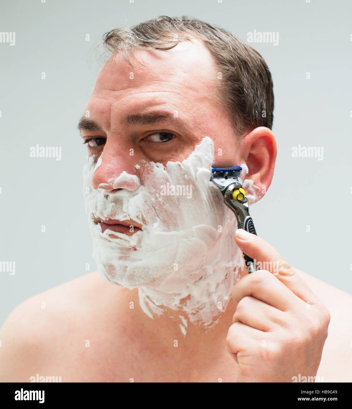 Man shaves the face Stock Photo - Alamy