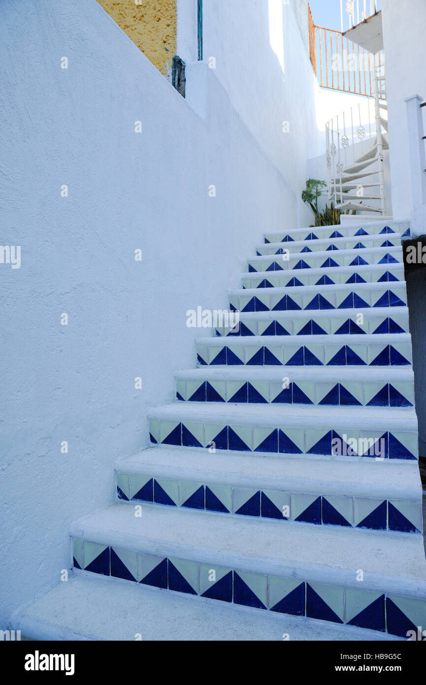 Pyramid shapes hi-res stock photography and images - Alamy