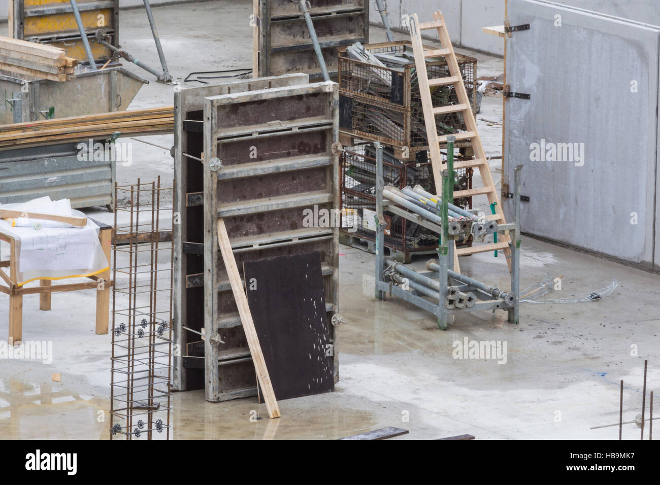 Foundation building of steel and concrete Stock Photo - Alamy