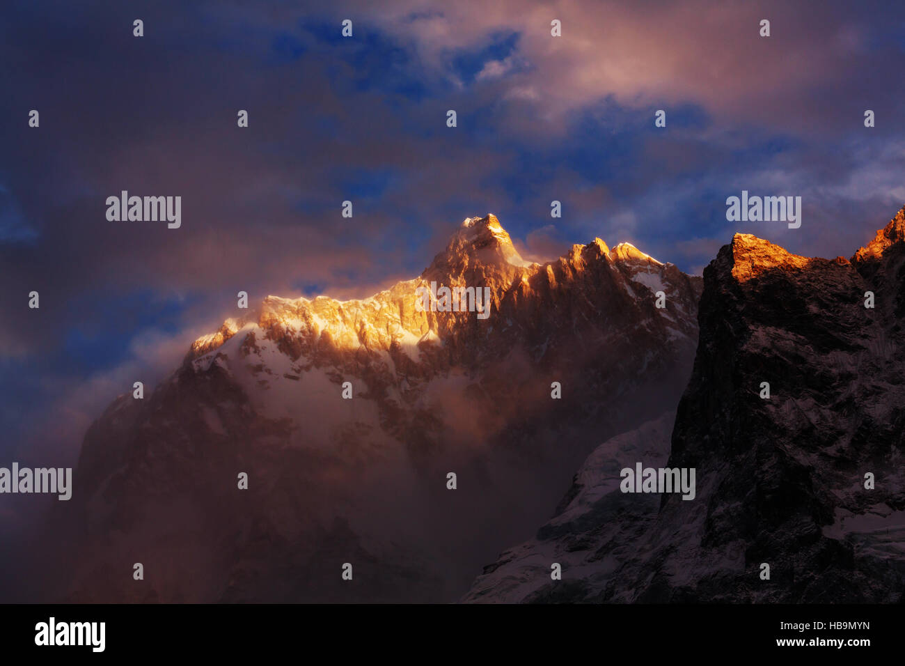 Jannu mountain hi-res stock photography and images - Alamy