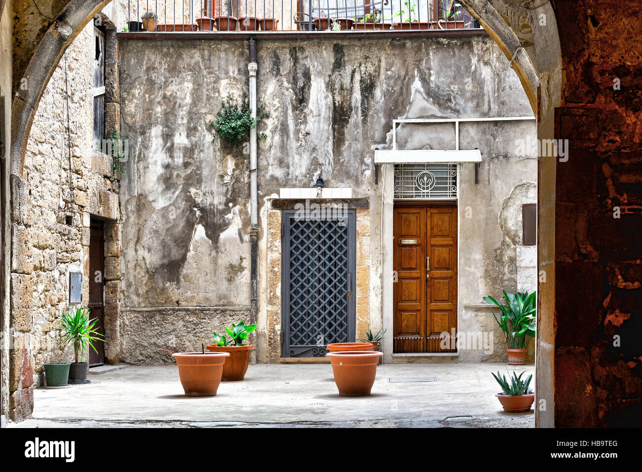 Home town courtyard hi-res stock photography and images - Alamy