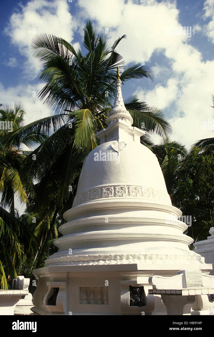 SRI LANKA HIKKADUWA TEMPLE Stock Photo - Alamy
