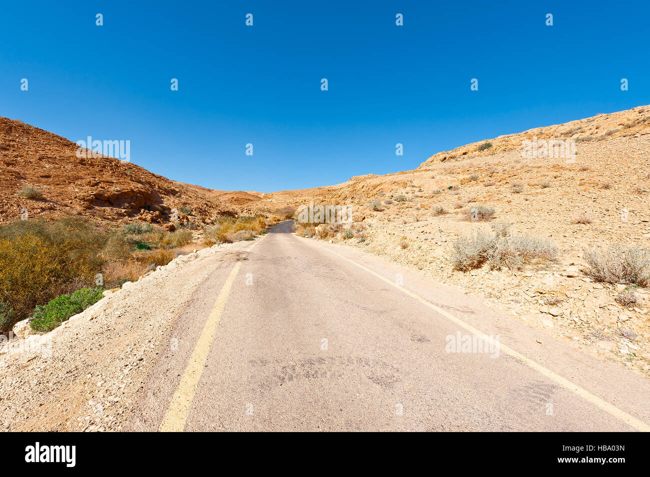 Road sign in the desert hi-res stock photography and images - Alamy