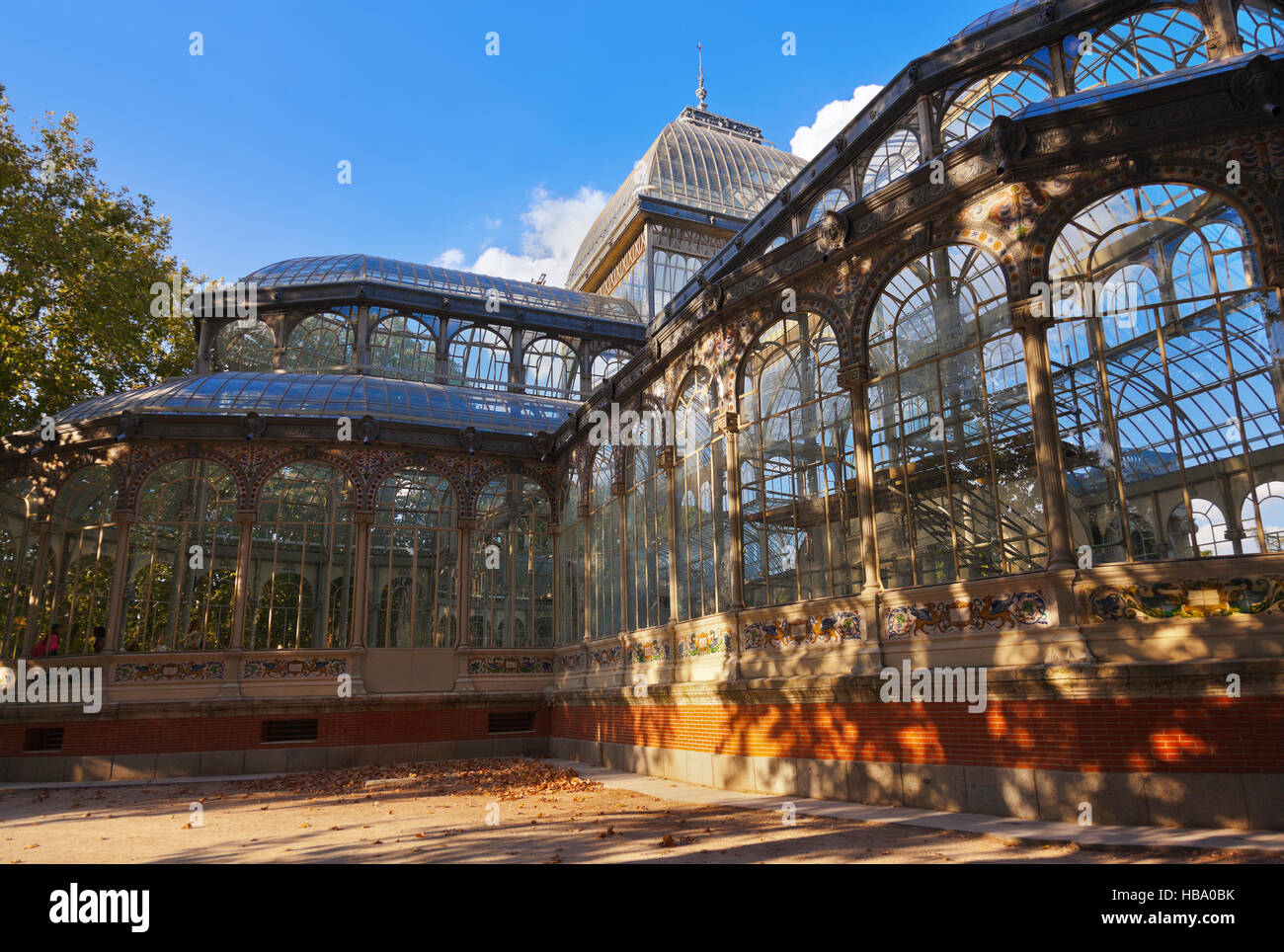 Gla building crystal hi-res stock photography and images - Alamy