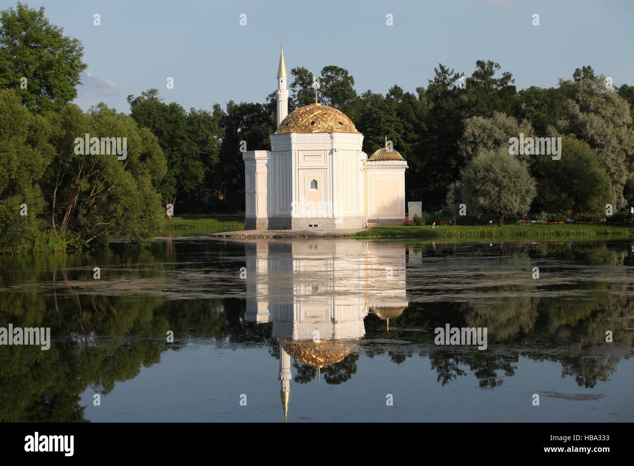 Mosque reflection in the water Stock Photo - Alamy