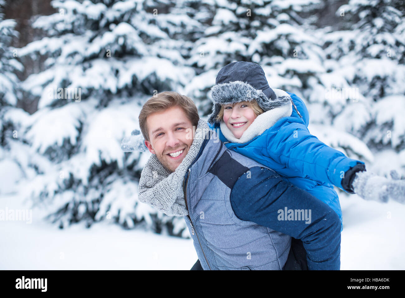 People embracing hi-res stock photography and images - Alamy