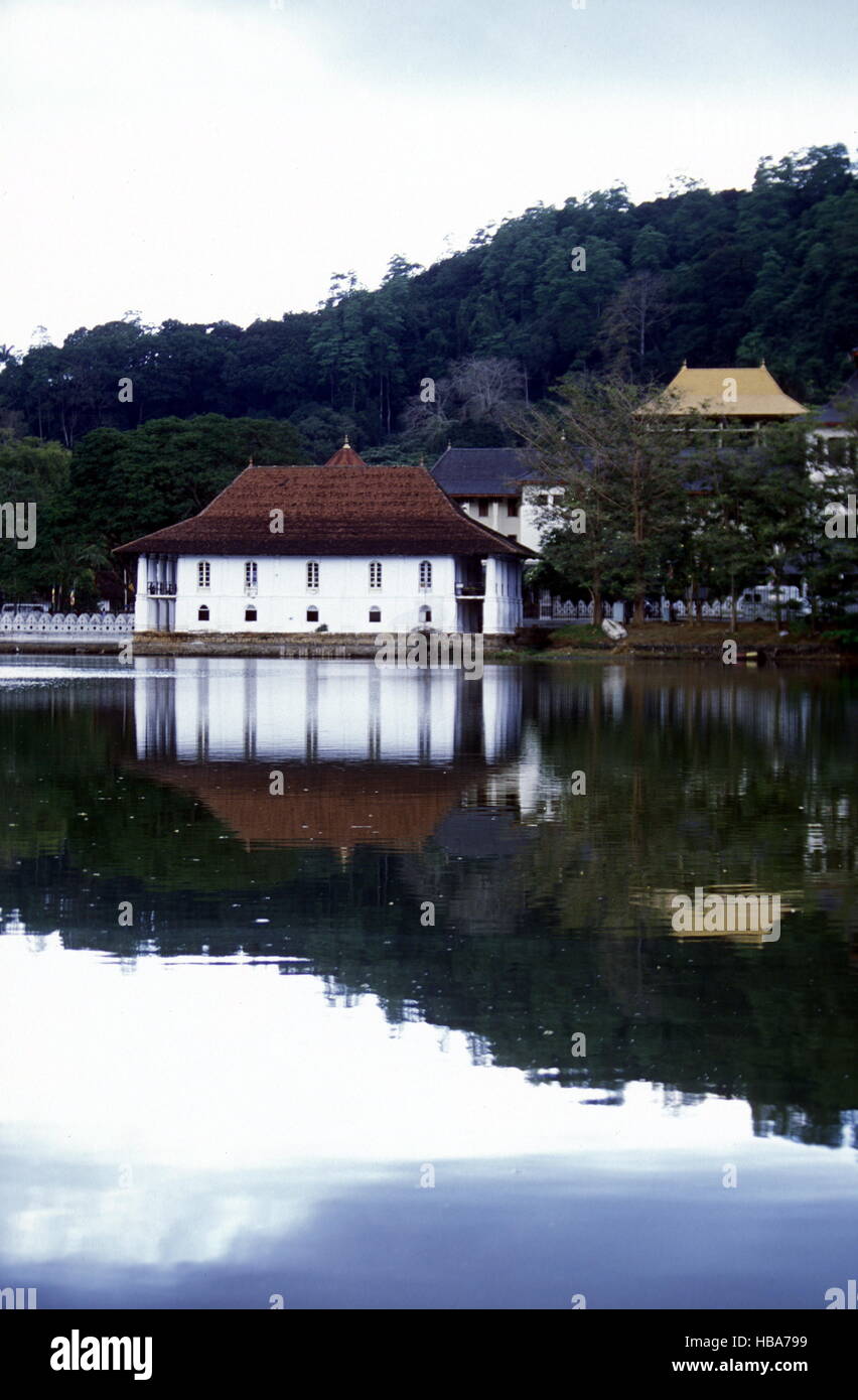 SRI LANKA KANDY LAKE Stock Photo - Alamy