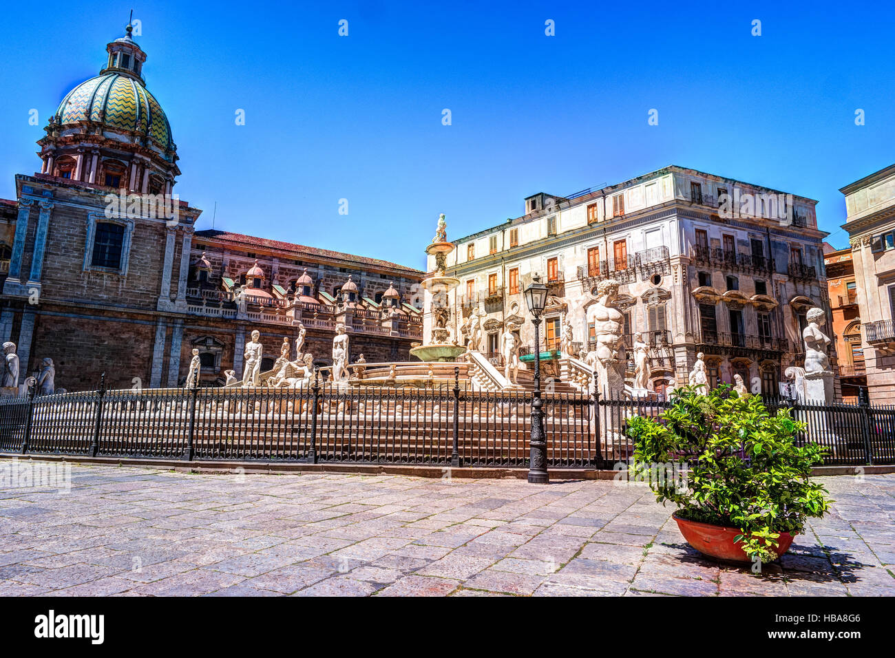 Bellini square palermo hi-res stock photography and images - Alamy