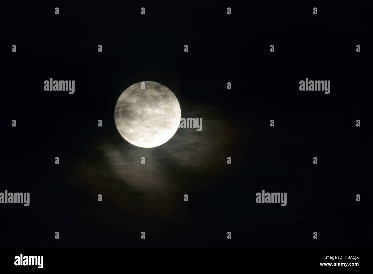 Full moon with clouds hi-res stock photography and images - Alamy