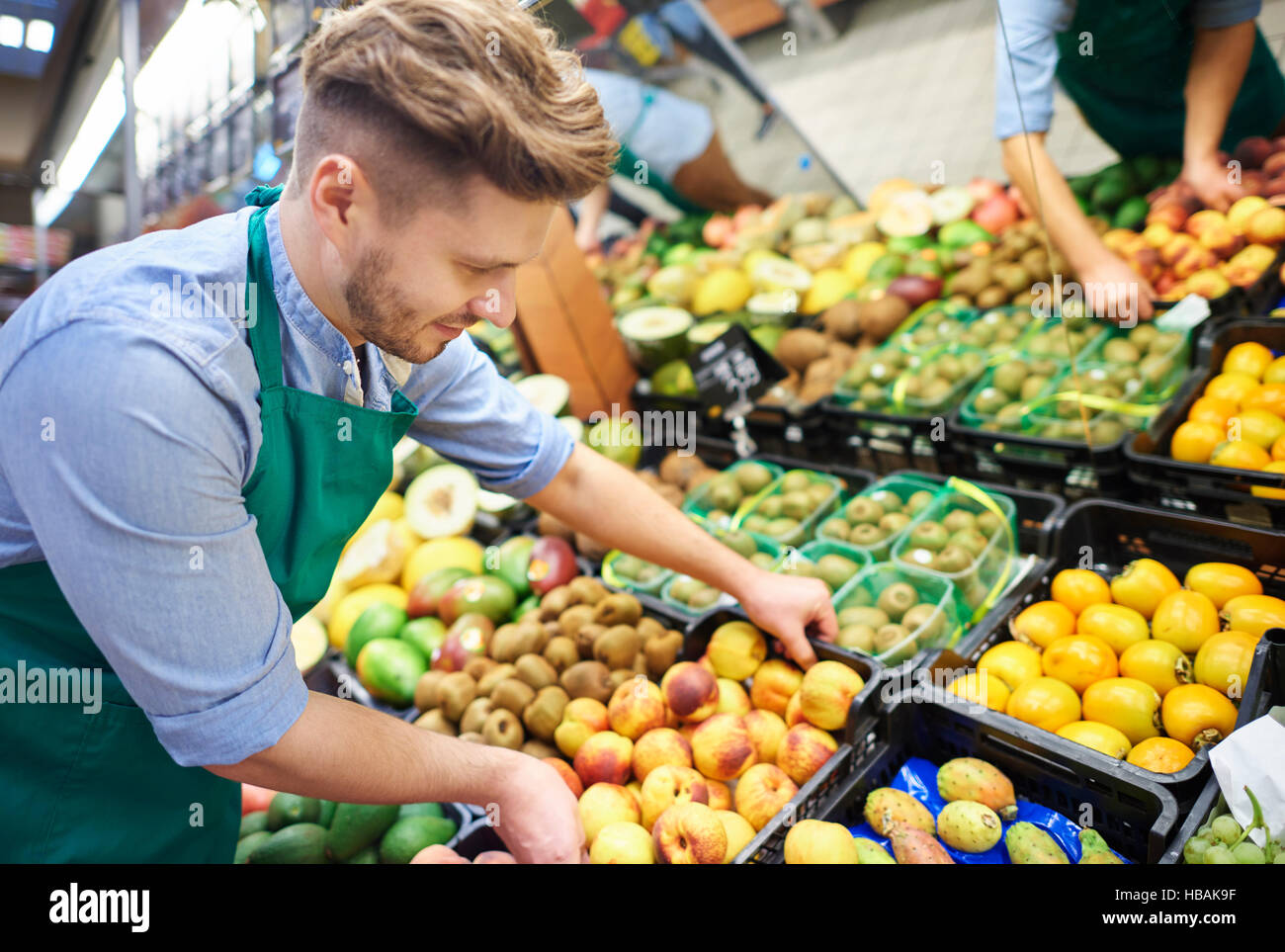 Grocery clerk hi-res stock photography and images - Alamy