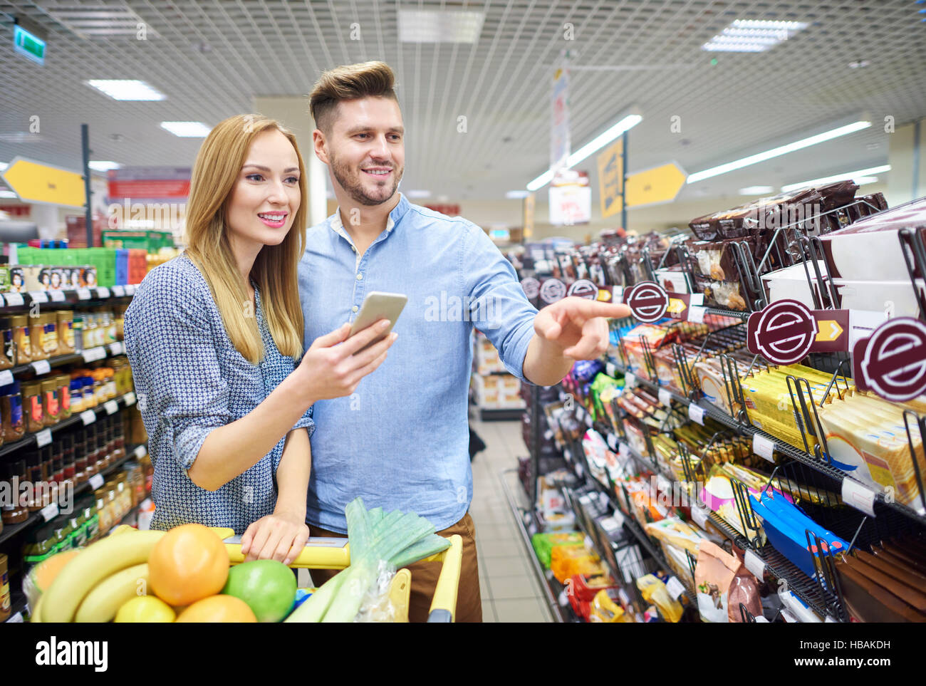 Close up couple shopping hi-res stock photography and images - Alamy