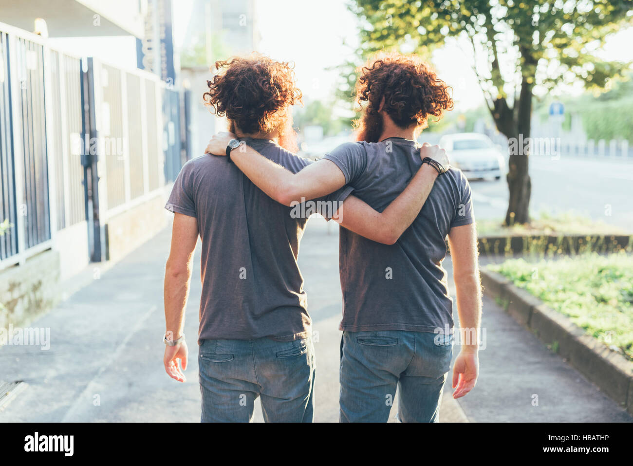 Adult identical twins hi-res stock photography and images - Alamy